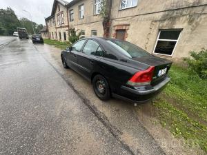 Black Volvo S60 2005 in Cesis, with an engine capacity of 2.40 L and mileage of 416 thousand km for 5300 €, photo 4 on AUTOMOTO.COM.LV