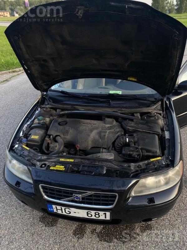 Black Volvo S60 2005 in Riga, with an engine capacity of 2.40 L and mileage of 457 thousand km for 1200 €, photo 3 on AUTOMOTO.COM.LV