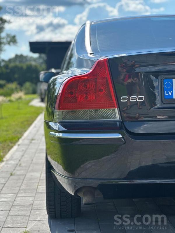 Melns Volvo S60 2005 Rīga, ar dzinēja tilpumu 2.40 L un nobraukumu 387 tūkst. km par 3570 €, foto 4 vietnē AUTOMOTO.COM.LV