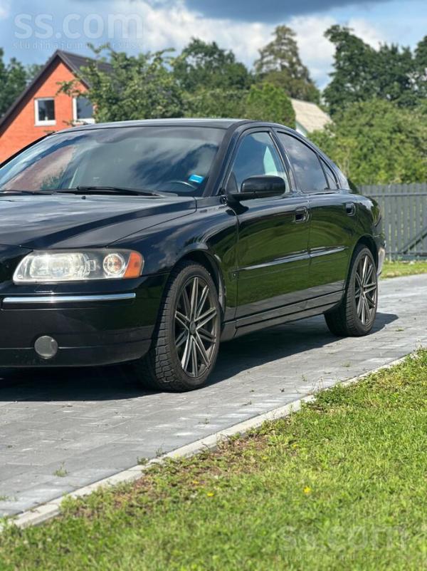 Melns Volvo S60 2005 Rīga, ar dzinēja tilpumu 2.40 L un nobraukumu 387 tūkst. km par 3570 €, foto 5 vietnē AUTOMOTO.COM.LV