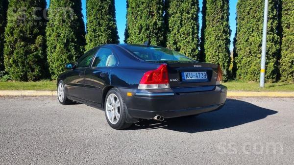Black Volvo S60 2005 in Jelgava, with an engine capacity of 2.40 L and mileage of 209 thousand km for 2500 €, photo 4 on AUTOMOTO.COM.LV