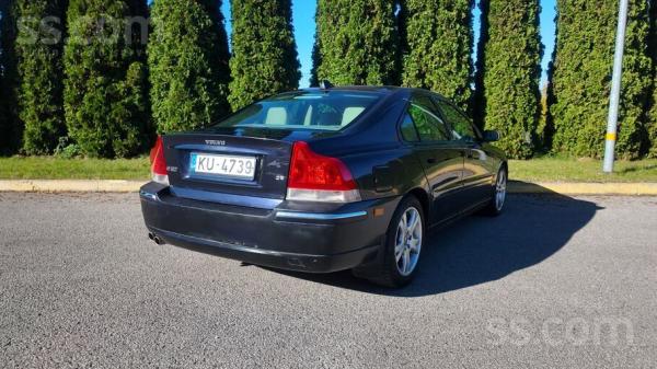 Black Volvo S60 2005 in Jelgava, with an engine capacity of 2.40 L and mileage of 209 thousand km for 2500 €, photo 6 on AUTOMOTO.COM.LV