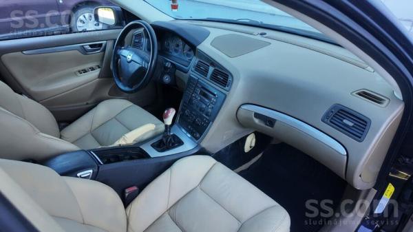 Black Volvo S60 2005 in Jelgava, with an engine capacity of 2.40 L and mileage of 209 thousand km for 2500 €, photo 7 on AUTOMOTO.COM.LV
