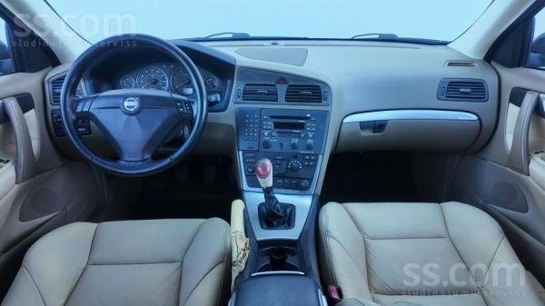 Black Volvo S60 2005 in Jelgava, with an engine capacity of 2.40 L and mileage of 209 thousand km for 2500 €, photo 9 on AUTOMOTO.COM.LV