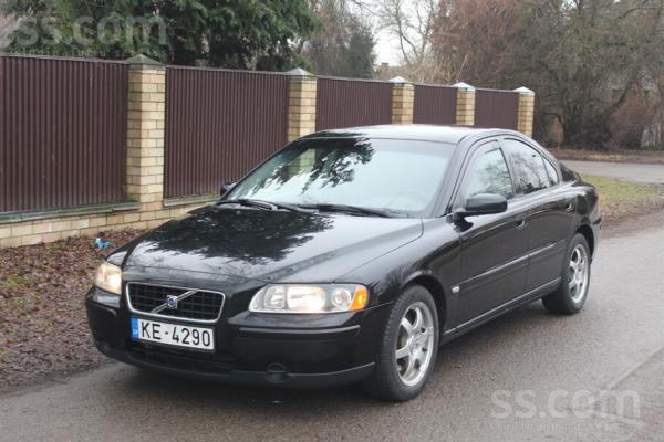 Black Volvo S60 2005 in Riga, with an engine capacity of 2.40 L and mileage of 317 thousand km for 1750 €, photo 1 on AUTOMOTO.COM.LV