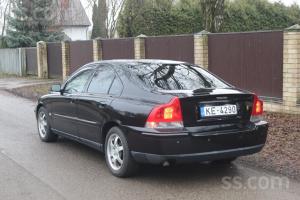 Black Volvo S60 2005 in Riga, with an engine capacity of 2.40 L and mileage of 317 thousand km for 1750 €, photo 3 on AUTOMOTO.COM.LV