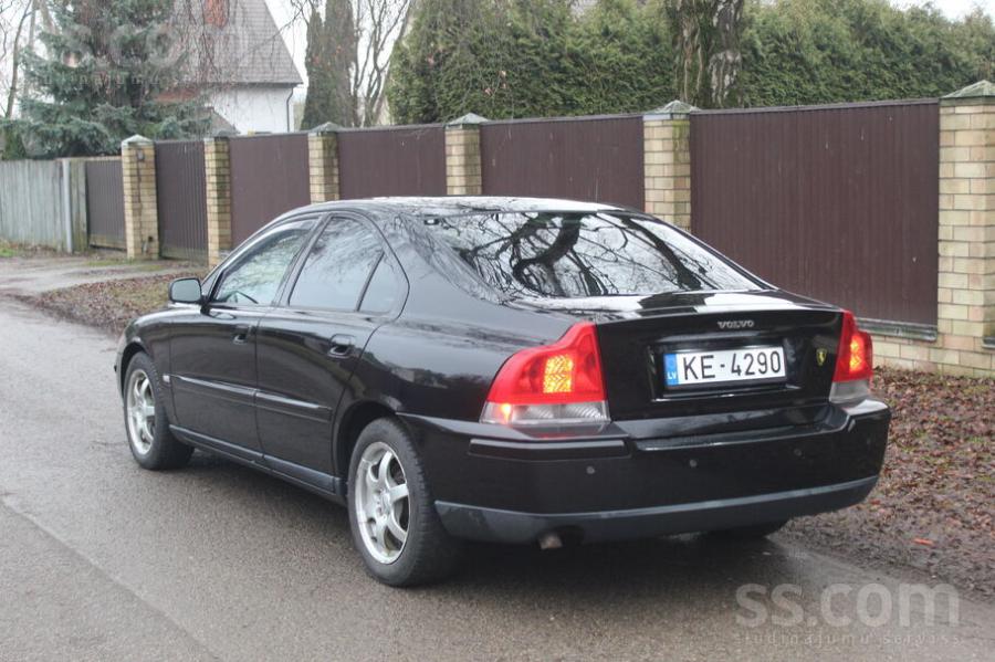 Black Volvo S60 2005 in Riga, with an engine capacity of 2.40 L and mileage of 317 thousand km for 1750 €, photo 3 on AUTOMOTO.COM.LV