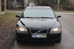 Black Volvo S60 2005 in Riga, with an engine capacity of 2.40 L and mileage of 317 thousand km for 1750 €, photo 5 on AUTOMOTO.COM.LV