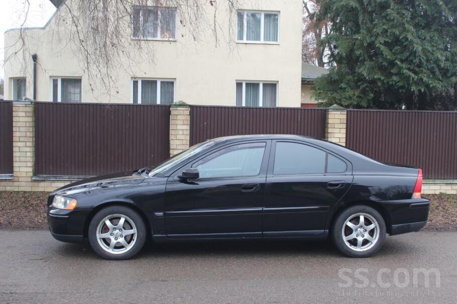 Black Volvo S60 2005 in Riga, with an engine capacity of 2.40 L and mileage of 317 thousand km for 1750 €, photo 7 on AUTOMOTO.COM.LV