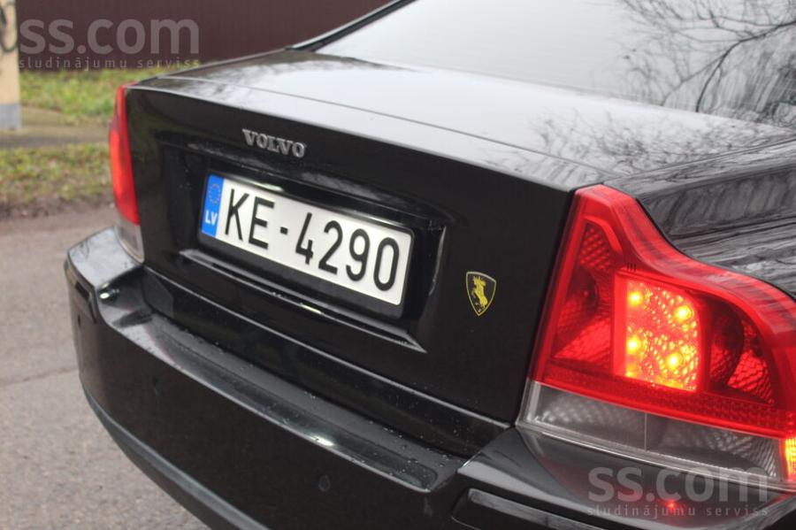 Black Volvo S60 2005 in Riga, with an engine capacity of 2.40 L and mileage of 317 thousand km for 1750 €, photo 10 on AUTOMOTO.COM.LV