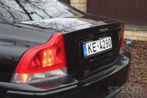 Black Volvo S60 2005 in Riga, with an engine capacity of 2.40 L and mileage of 317 thousand km for 1750 €, photo 11 on AUTOMOTO.COM.LV