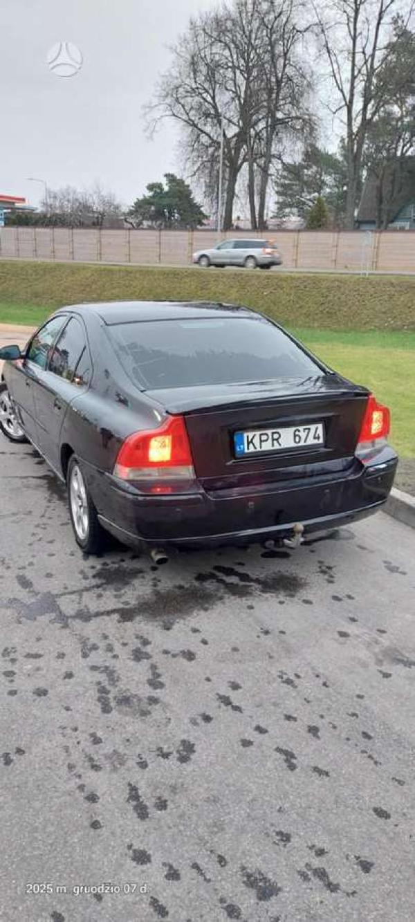 Melns Volvo S60 2005 Utena, ar dzinēja tilpumu 2.40 L un nobraukumu 307 tūkst. km par 1600 €, foto 6 vietnē AUTOMOTO.COM.LV