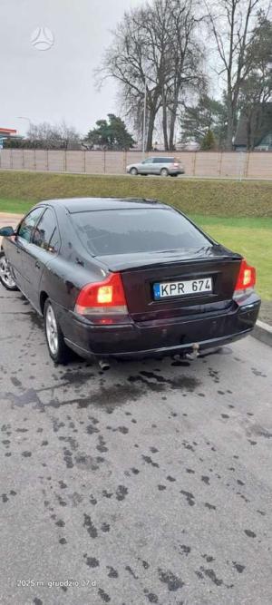 Melns Volvo S60 2005 Utena, ar dzinēja tilpumu 2.40 L un nobraukumu 307 tūkst. km par 1600 €, foto 6 vietnē AUTOMOTO.COM.LV