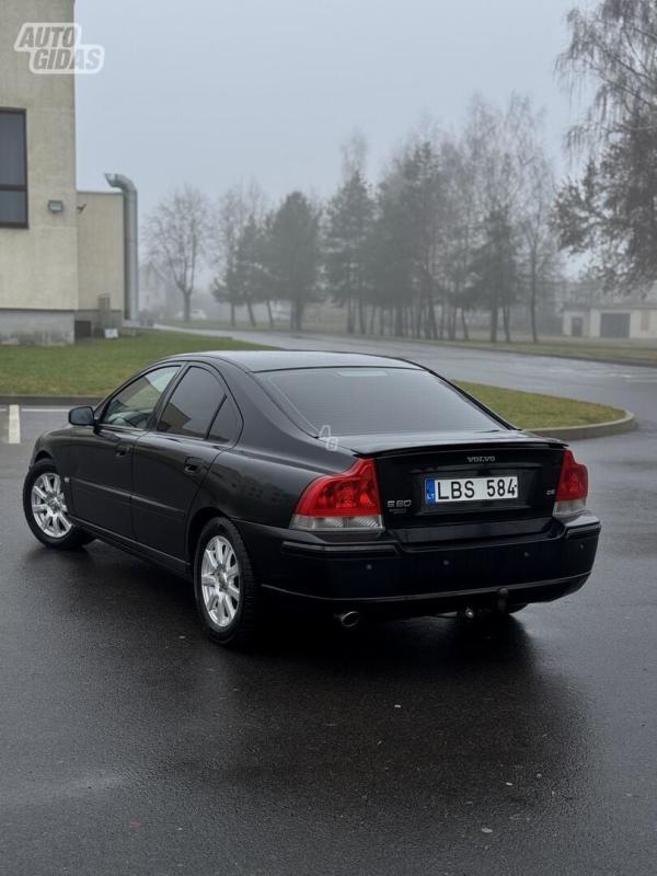 Melns Volvo S60 2005 Šalčininkai, ar dzinēja tilpumu 2.40 L un nobraukumu 370 tūkst. km par 1750 €, foto 3 vietnē AUTOMOTO.COM.LV