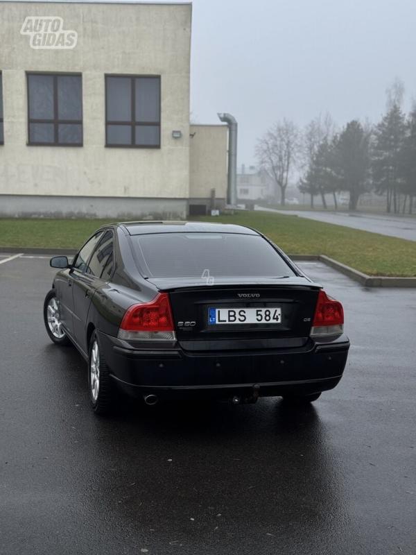 Melns Volvo S60 2005 Šalčininkai, ar dzinēja tilpumu 2.40 L un nobraukumu 370 tūkst. km par 1750 €, foto 4 vietnē AUTOMOTO.COM.LV