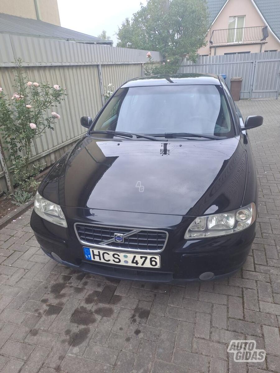 Melns Volvo S60 2005 Kauņa, ar dzinēja tilpumu 2.40 L un nobraukumu 360 tūkst. km par 1000 €, foto 1 vietnē AUTOMOTO.COM.LV