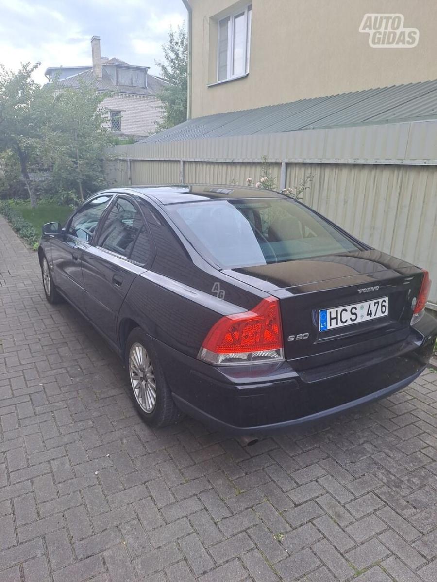 Melns Volvo S60 2005 Kauņa, ar dzinēja tilpumu 2.40 L un nobraukumu 360 tūkst. km par 1000 €, foto 2 vietnē AUTOMOTO.COM.LV
