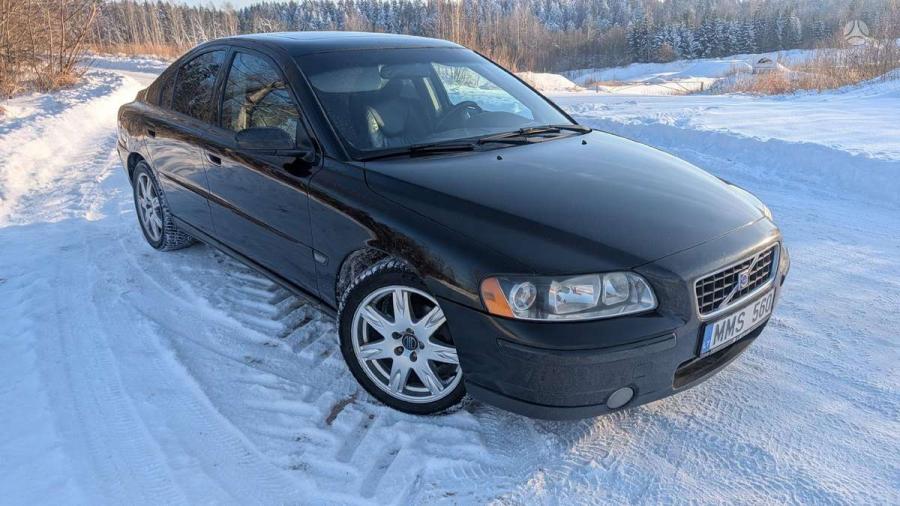 Melns Volvo S60 2005 Viļņa, ar dzinēja tilpumu 2.40 L un nobraukumu 399 tūkst. km par 1950 €, foto 1 vietnē AUTOMOTO.COM.LV
