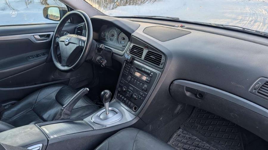 Melns Volvo S60 2005 Viļņa, ar dzinēja tilpumu 2.40 L un nobraukumu 399 tūkst. km par 1950 €, foto 12 vietnē AUTOMOTO.COM.LV
