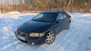 Melns Volvo S60 2005 Viļņa, ar dzinēja tilpumu 2.40 L un nobraukumu 399 tūkst. km par 1950 €, foto 22 vietnē AUTOMOTO.COM.LV