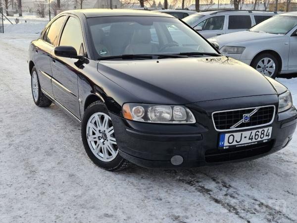 Melns Volvo S60 2005 Talsi, ar dzinēja tilpumu 2.40 L un nobraukumu 325 tūkst. km par 3950 €, foto 1 vietnē AUTOMOTO.COM.LV