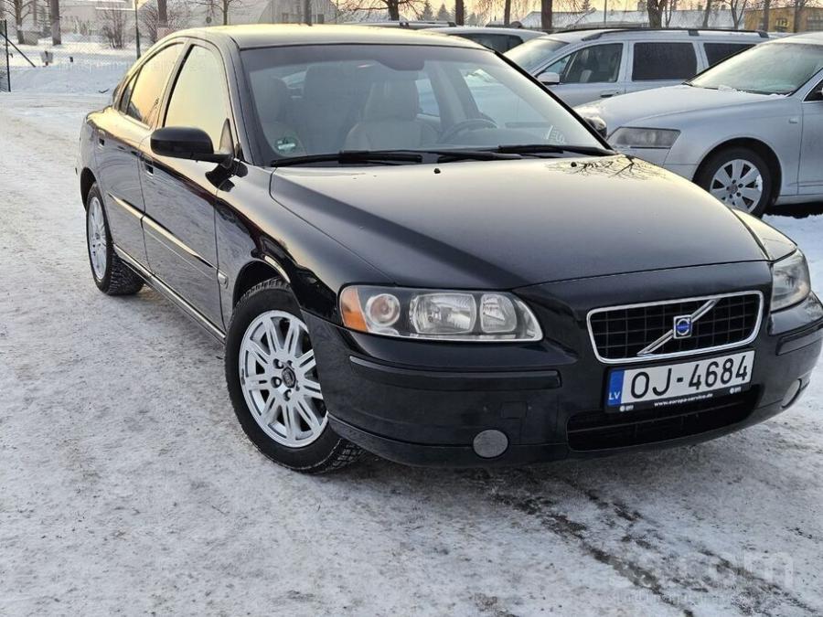 Black Volvo S60 2005 in Talsi, with an engine capacity of 2.40 L and mileage of 325 thousand km for 3950 €, photo 1 on AUTOMOTO.COM.LV