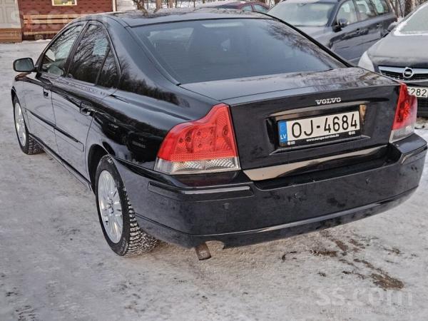 Melns Volvo S60 2005 Talsi, ar dzinēja tilpumu 2.40 L un nobraukumu 325 tūkst. km par 3950 €, foto 3 vietnē AUTOMOTO.COM.LV