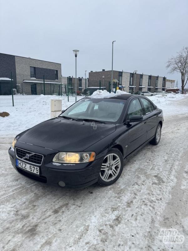Melns Volvo S60 2005 Klaipėda, ar dzinēja tilpumu 2.40 L un nobraukumu 321 tūkst. km par 1200 €, foto 1 vietnē AUTOMOTO.COM.LV