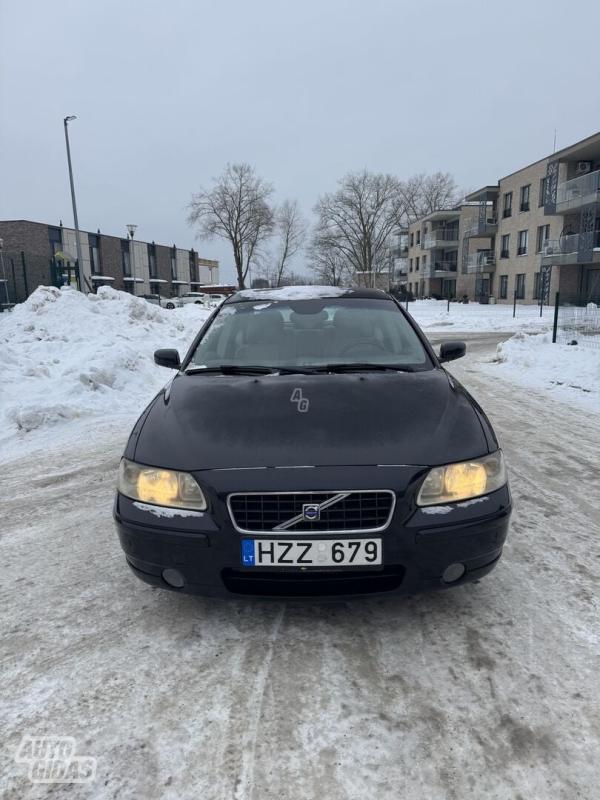 Melns Volvo S60 2005 Klaipėda, ar dzinēja tilpumu 2.40 L un nobraukumu 321 tūkst. km par 1200 €, foto 2 vietnē AUTOMOTO.COM.LV