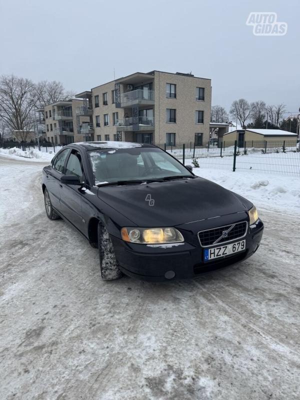Melns Volvo S60 2005 Klaipėda, ar dzinēja tilpumu 2.40 L un nobraukumu 321 tūkst. km par 1200 €, foto 3 vietnē AUTOMOTO.COM.LV
