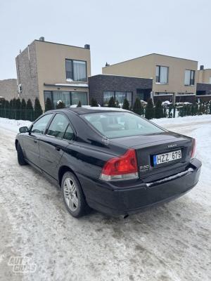 Black Volvo S60 2005 in Klaipeda, with an engine capacity of 2.40 L and mileage of 321 thousand km for 1200 €, photo 4 on AUTOMOTO.COM.LV