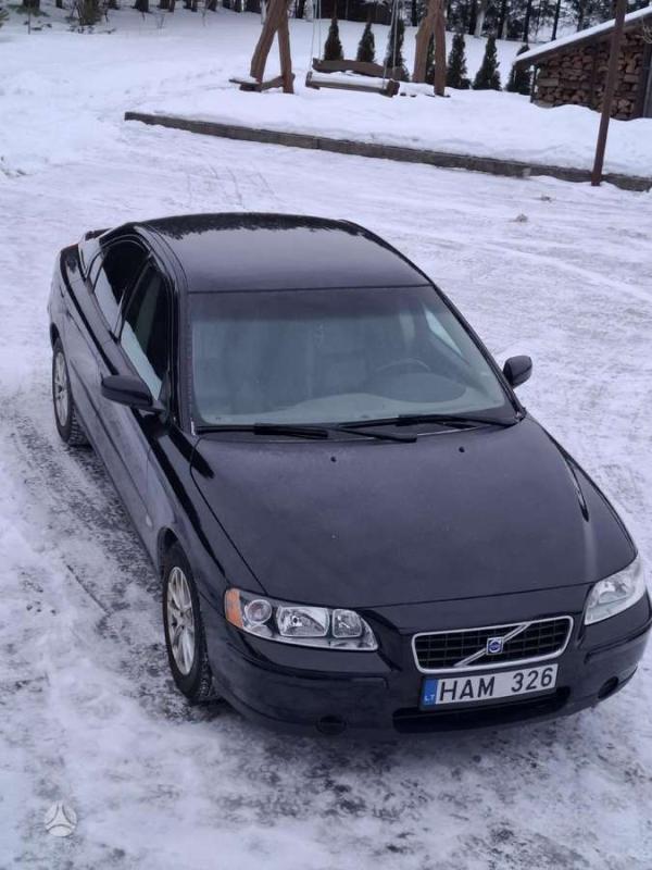 Melns Volvo S60 2005 Lazdijai, ar dzinēja tilpumu 2.40 L un nobraukumu 338 tūkst. km par 2200 €, foto 2 vietnē AUTOMOTO.COM.LV