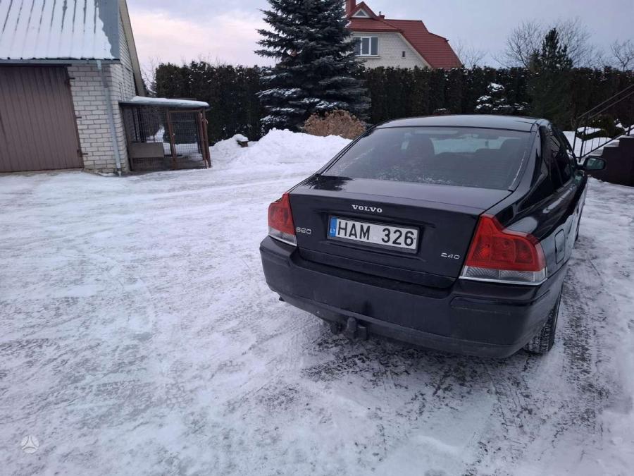 Melns Volvo S60 2005 Lazdijai, ar dzinēja tilpumu 2.40 L un nobraukumu 338 tūkst. km par 2200 €, foto 6 vietnē AUTOMOTO.COM.LV