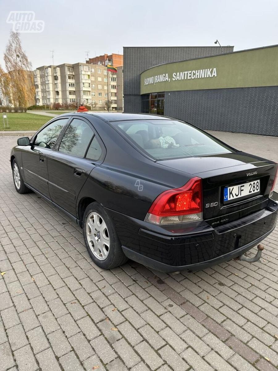 Melns Volvo S60 2005 Kaišiadorys, ar dzinēja tilpumu 2.40 L un nobraukumu 300 tūkst. km par 1100 €, foto 2 vietnē AUTOMOTO.COM.LV
