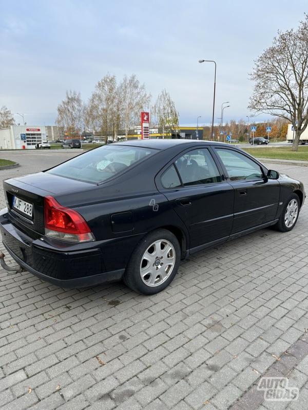 Black Volvo S60 2005 in Kaisiadorys, with an engine capacity of 2.40 L and mileage of 300 thousand km for 1100 €, photo 5 on AUTOMOTO.COM.LV