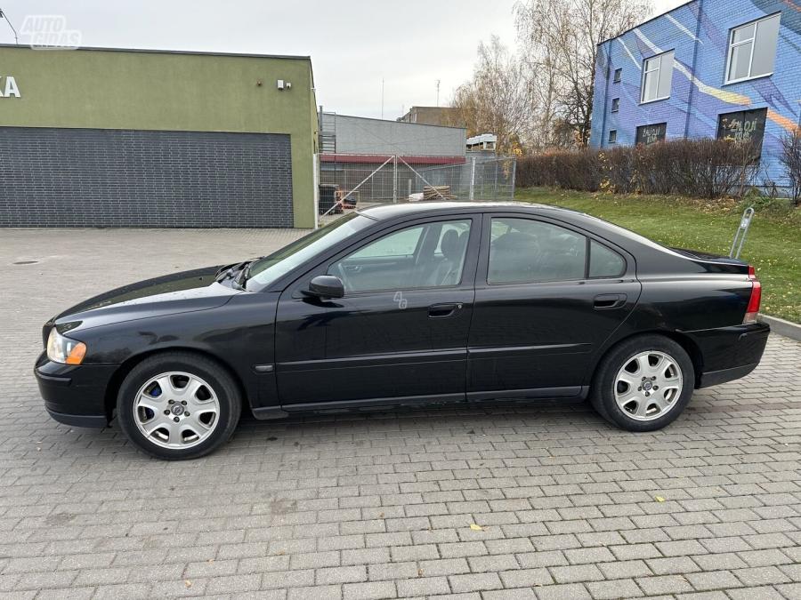 Melns Volvo S60 2005 Kaišiadorys, ar dzinēja tilpumu 2.40 L un nobraukumu 300 tūkst. km par 1100 €, foto 6 vietnē AUTOMOTO.COM.LV