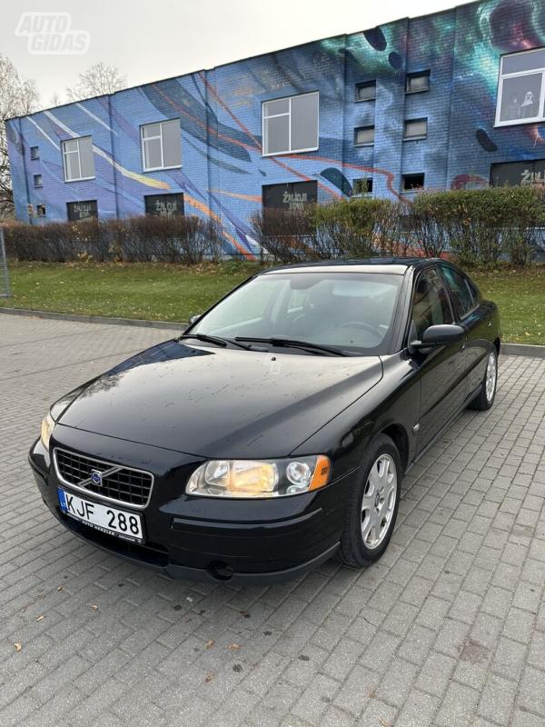 Black Volvo S60 2005 in Kaisiadorys, with an engine capacity of 2.40 L and mileage of 300 thousand km for 1100 €, photo 8 on AUTOMOTO.COM.LV
