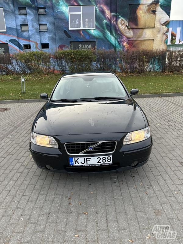 Black Volvo S60 2005 in Kaisiadorys, with an engine capacity of 2.40 L and mileage of 300 thousand km for 1100 €, photo 9 on AUTOMOTO.COM.LV