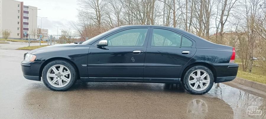 Black Volvo S60 2005 in Kupiskis, with an engine capacity of 2.40 L and mileage of 360 thousand km for 1850 €, photo 4 on AUTOMOTO.COM.LV