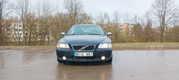 Black Volvo S60 2005 in Kupiskis, with an engine capacity of 2.40 L and mileage of 360 thousand km for 1850 €, photo 7 on AUTOMOTO.COM.LV