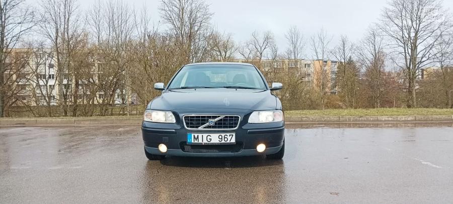 Black Volvo S60 2005 in Kupiskis, with an engine capacity of 2.40 L and mileage of 360 thousand km for 1850 €, photo 8 on AUTOMOTO.COM.LV