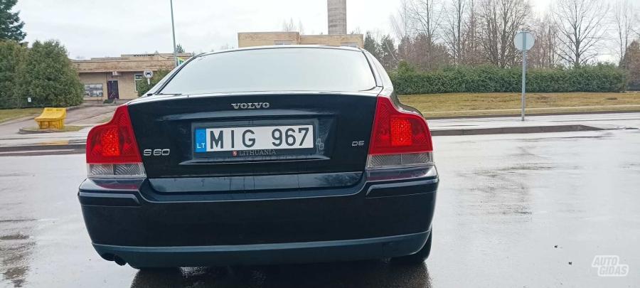 Black Volvo S60 2005 in Kupiskis, with an engine capacity of 2.40 L and mileage of 360 thousand km for 1850 €, photo 9 on AUTOMOTO.COM.LV