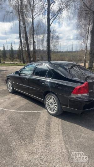 Melns Volvo S60 2005 Elektrėnai, ar dzinēja tilpumu 2.40 L un nobraukumu 407 tūkst. km par 2150 €, foto 5 vietnē AUTOMOTO.COM.LV