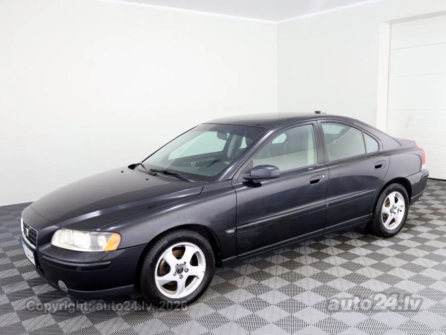 Black Volvo S60 2005 in Tallinn, with an engine capacity of 2.40 L and mileage of 296 thousand km for 1199 €, photo 3 on AUTOMOTO.COM.LV