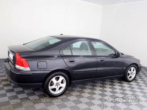 Black Volvo S60 2005 in Tallinn, with an engine capacity of 2.40 L and mileage of 296 thousand km for 1199 €, photo 4 on AUTOMOTO.COM.LV