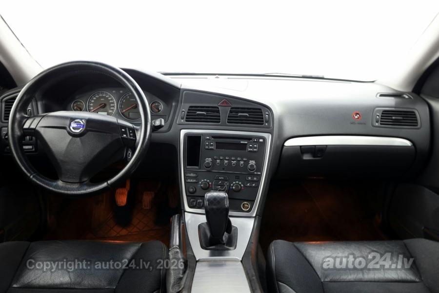 Black Volvo S60 2005 in Tallinn, with an engine capacity of 2.40 L and mileage of 296 thousand km for 1199 €, photo 6 on AUTOMOTO.COM.LV