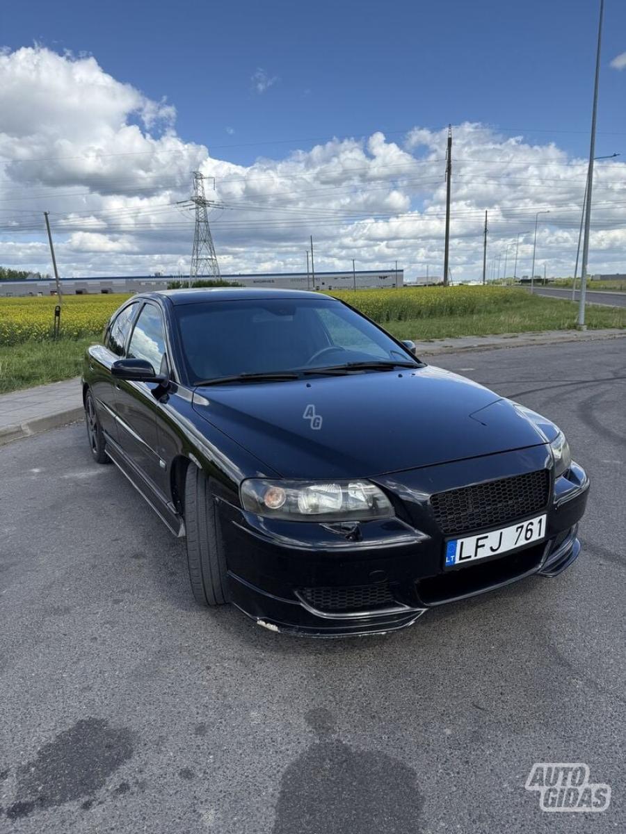 Black Volvo S60 2005 in Panevezys, with an engine capacity of 2.40 L and mileage of 398 thousand km for 3200 €, photo 4 on AUTOMOTO.COM.LV