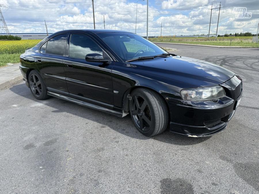 Black Volvo S60 2005 in Panevezys, with an engine capacity of 2.40 L and mileage of 398 thousand km for 3200 €, photo 6 on AUTOMOTO.COM.LV