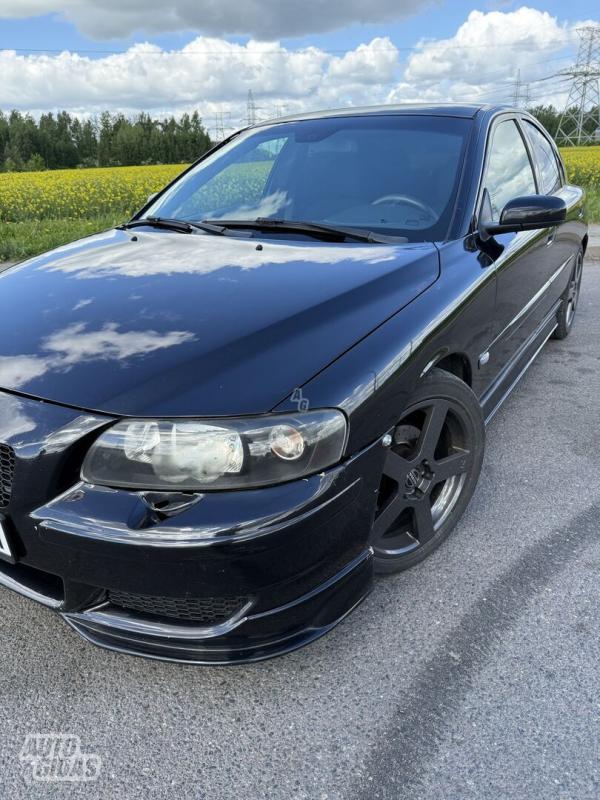 Melns Volvo S60 2005 Panevēža, ar dzinēja tilpumu 2.40 L un nobraukumu 398 tūkst. km par 3200 €, foto 7 vietnē AUTOMOTO.COM.LV