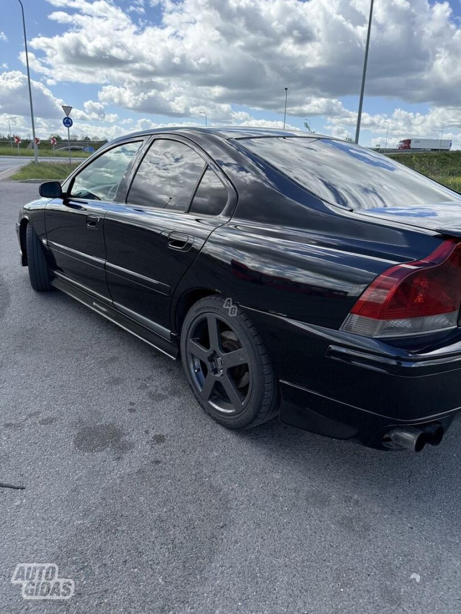 Black Volvo S60 2005 in Panevezys, with an engine capacity of 2.40 L and mileage of 398 thousand km for 3200 €, photo 9 on AUTOMOTO.COM.LV